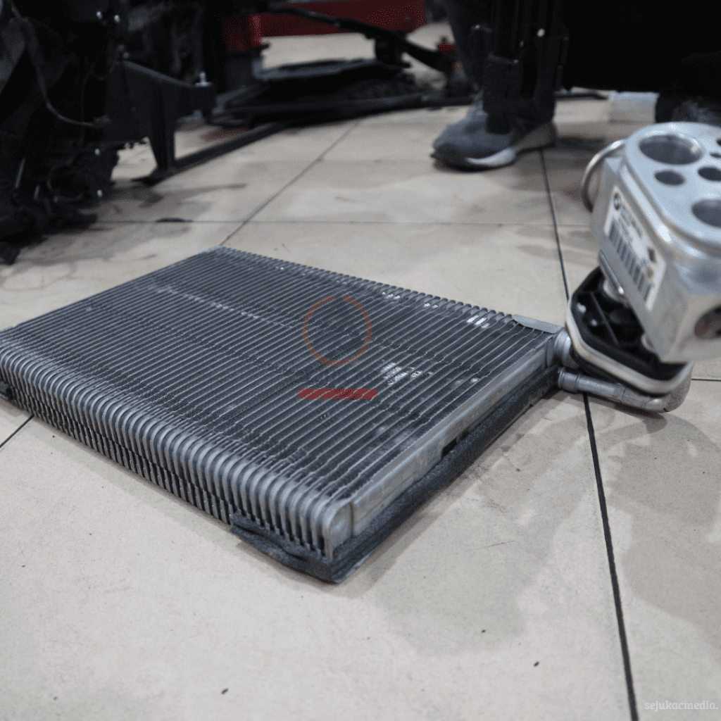 Evaporator AC Mobil Rusak: Awas Biaya Ganti Selangit! - SEJUK AC